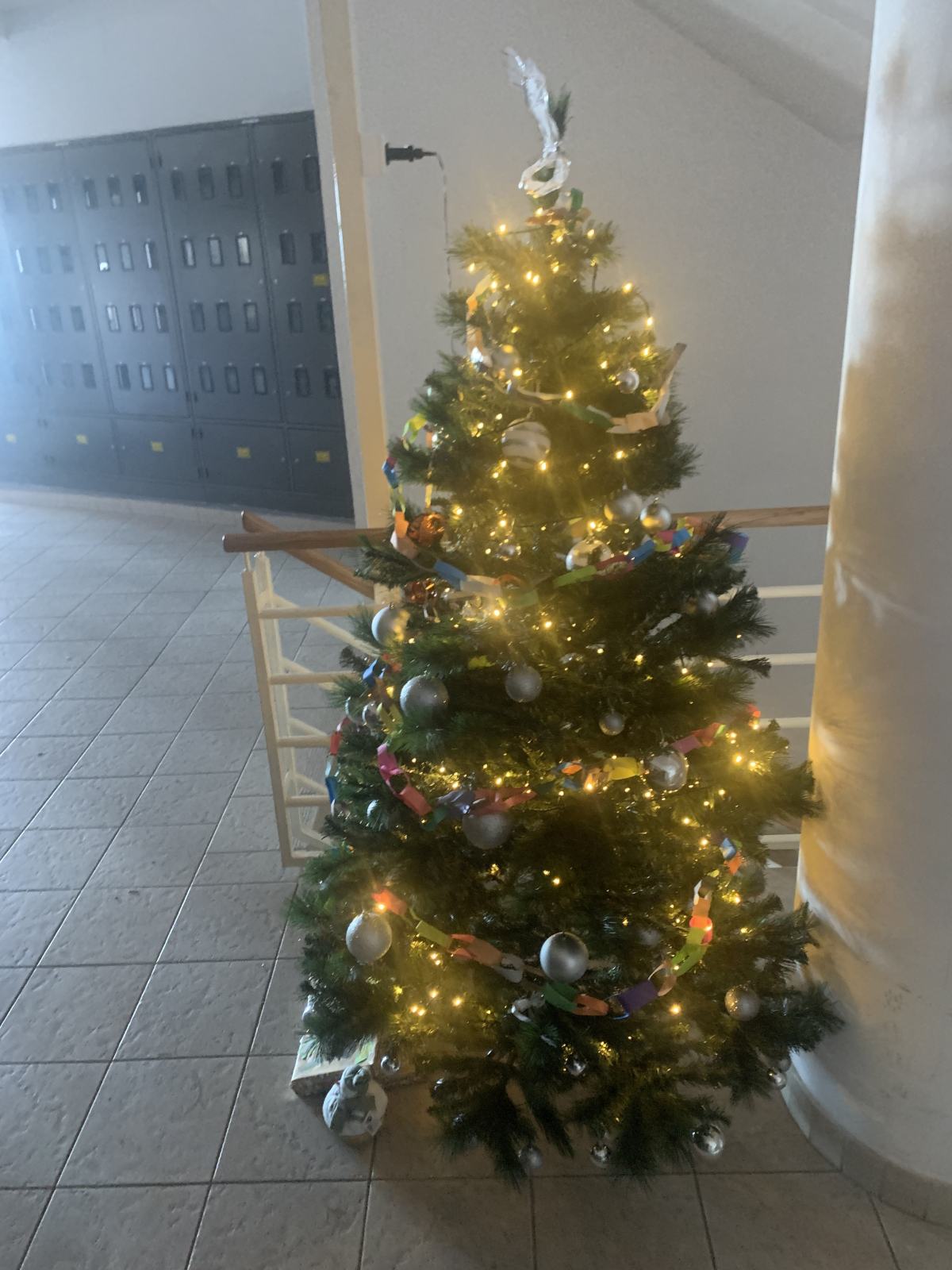 UMJETNA BOŽIĆNA DRVCA