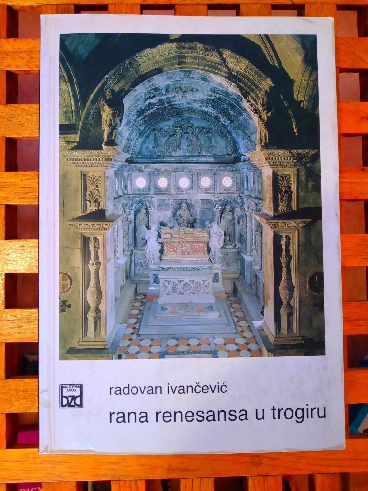 Rana renesansa u Trogiru Radovan Ivančević KNJIŽEVNI KRUG SPLIT 1997