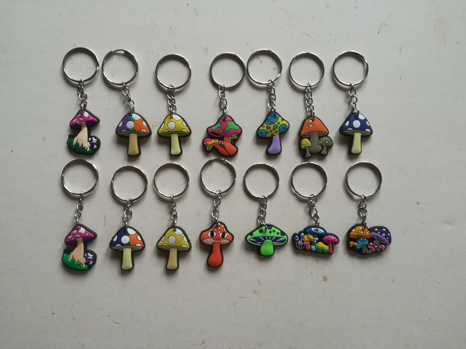 Privjesci od gume, sve zajedno košta 30e