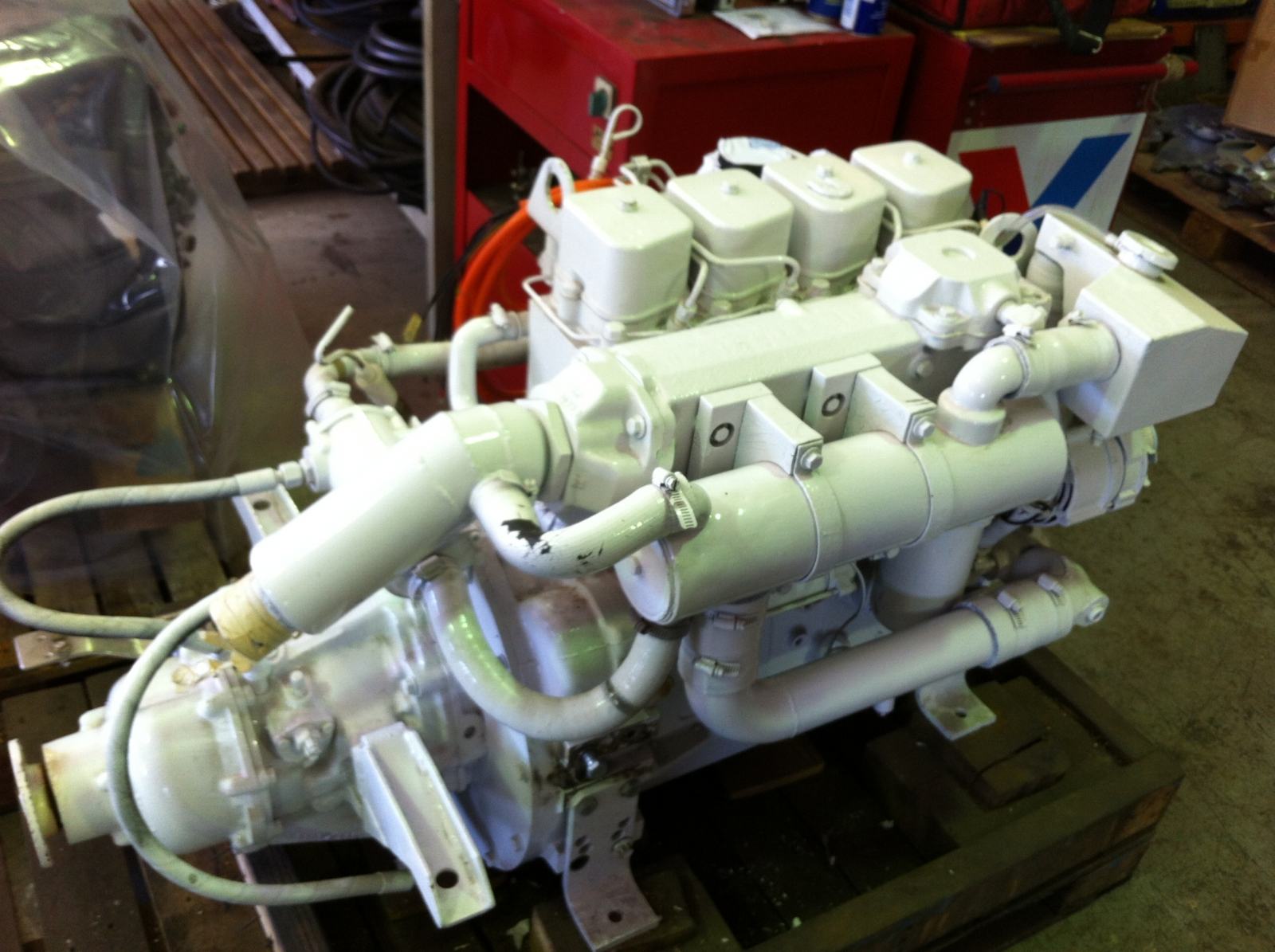 Brodski motor Cummins 4B-80HP