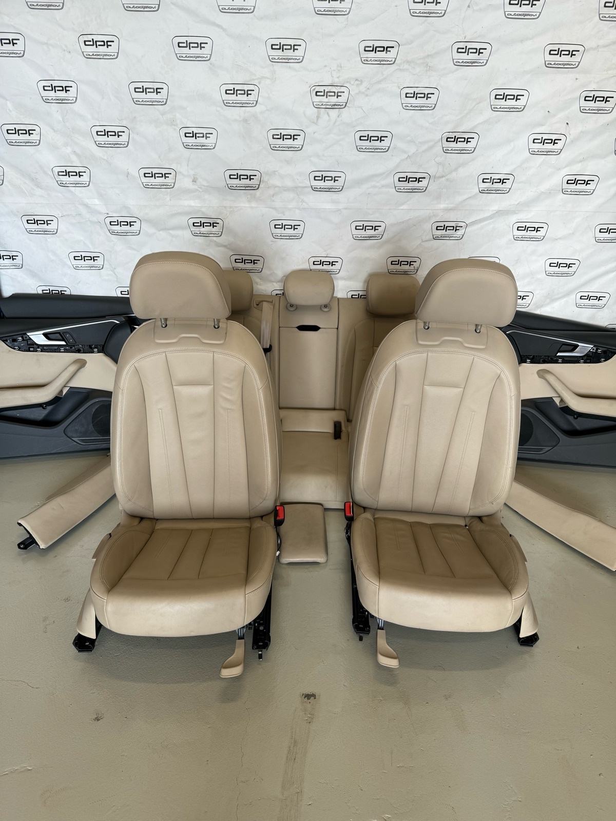 Audi A4 B9 interijer