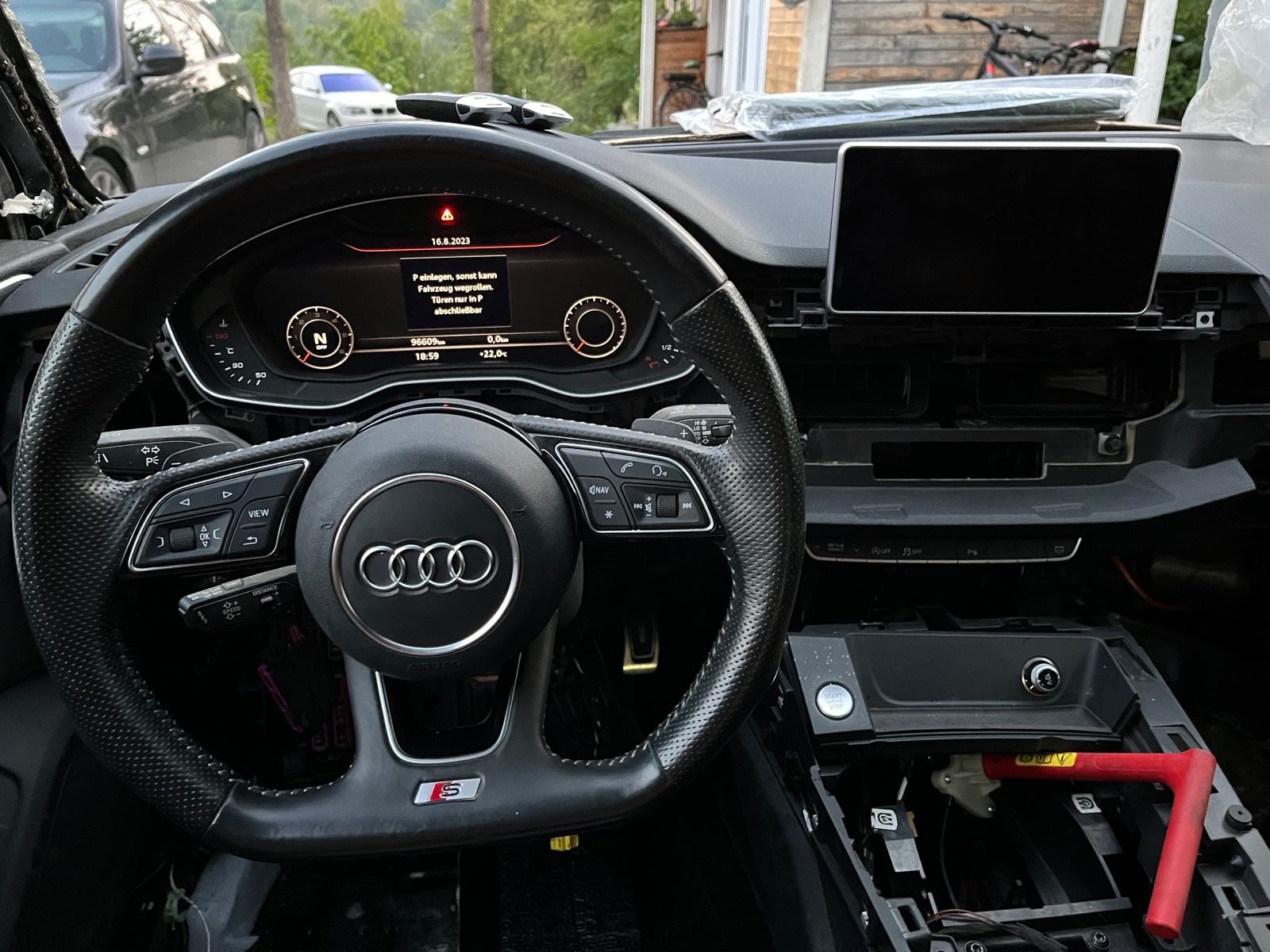 Audi A4 B9 S-line ravni volan, virtual cockpit, infotainment sustav