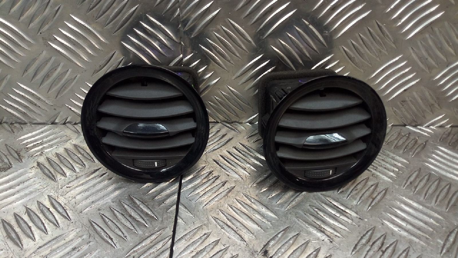 OPEL CORSA D DESNI LIJEVI OTVOR GRILA REŠETKA VENTILACIJE