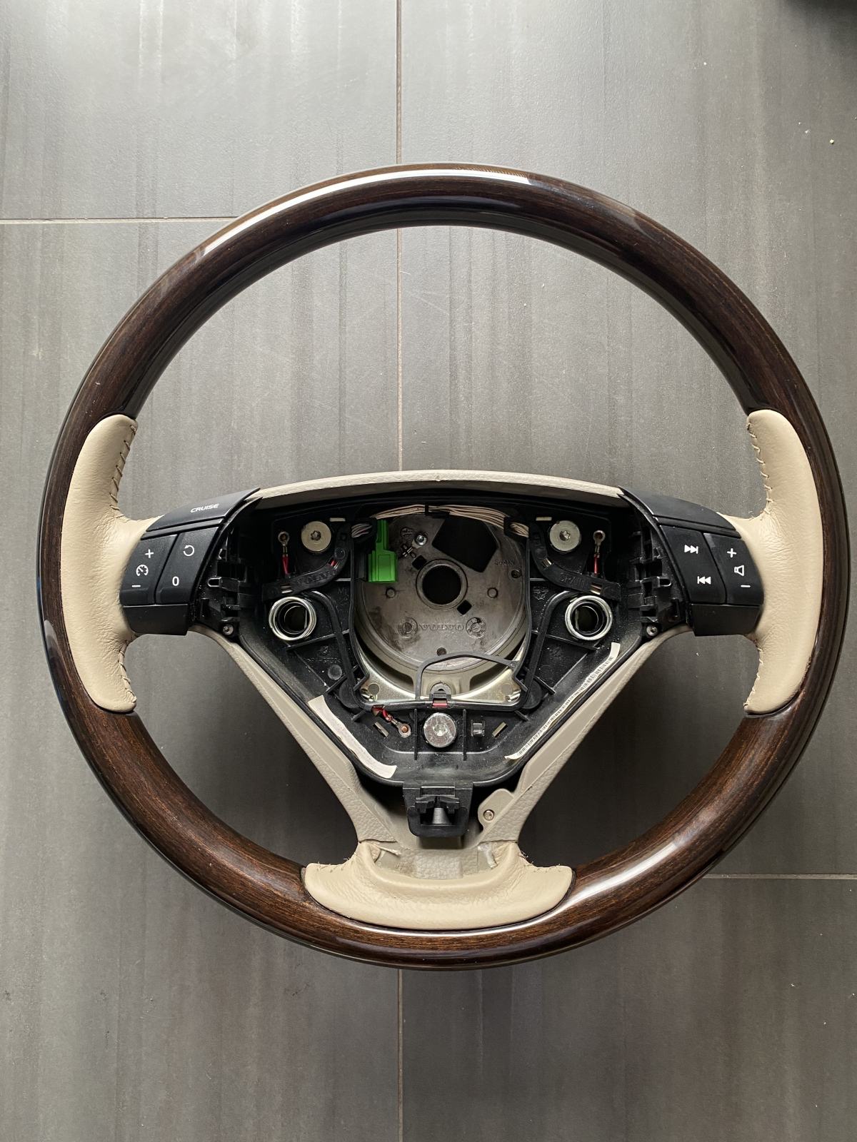 Original Volvo drveni volan