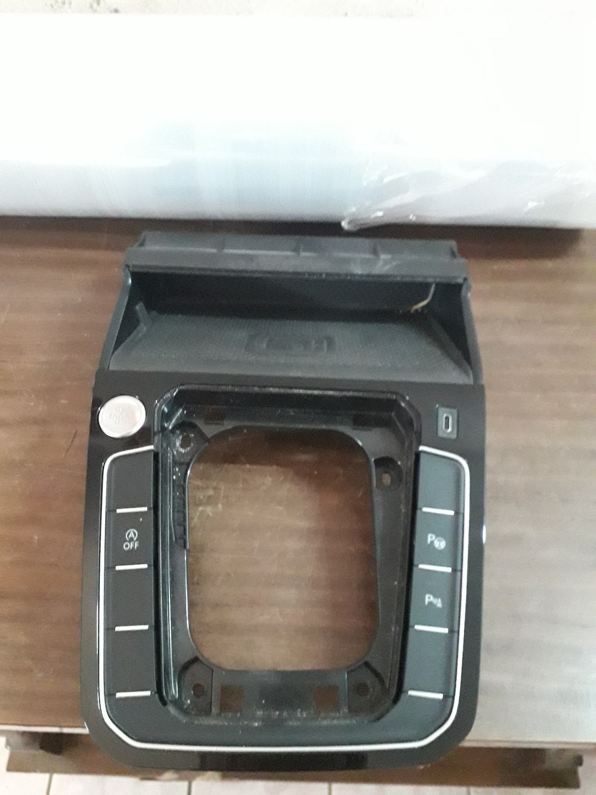 passat b8 sredisnja konzola sa punjenjem za telefon