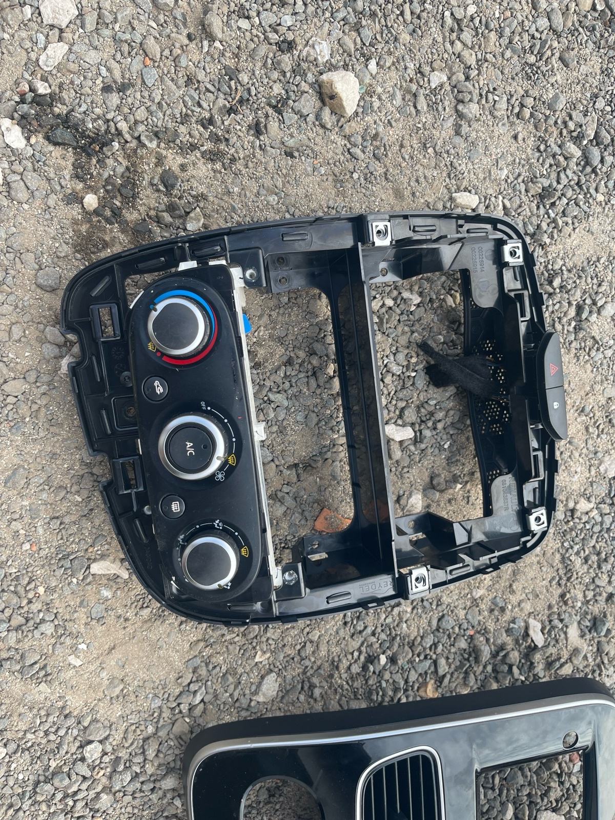 RENAULT CLIO 4 IV OKVIR MULTIMEDIJE I KLIME