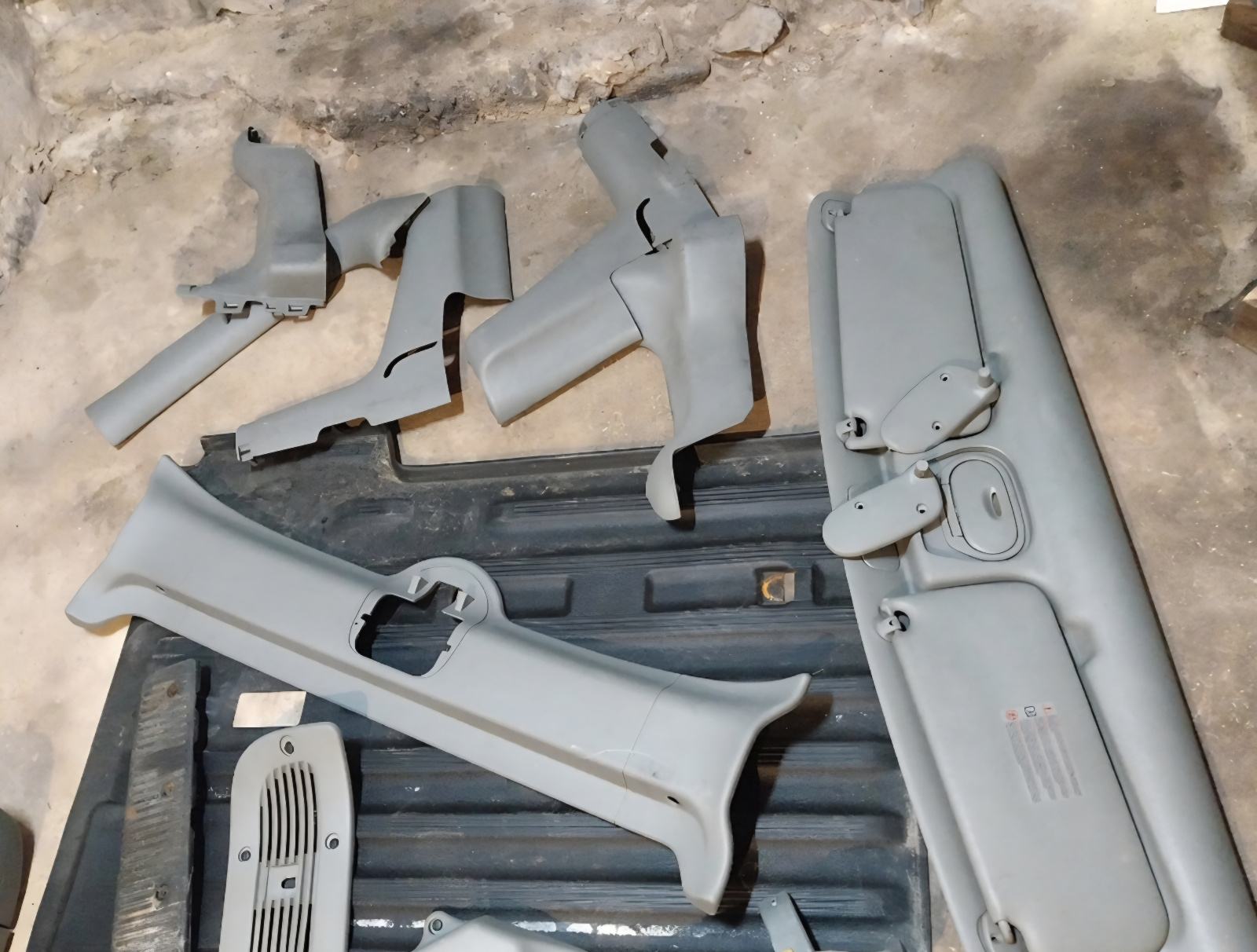 Renault Kangoo interijer instrument tabla