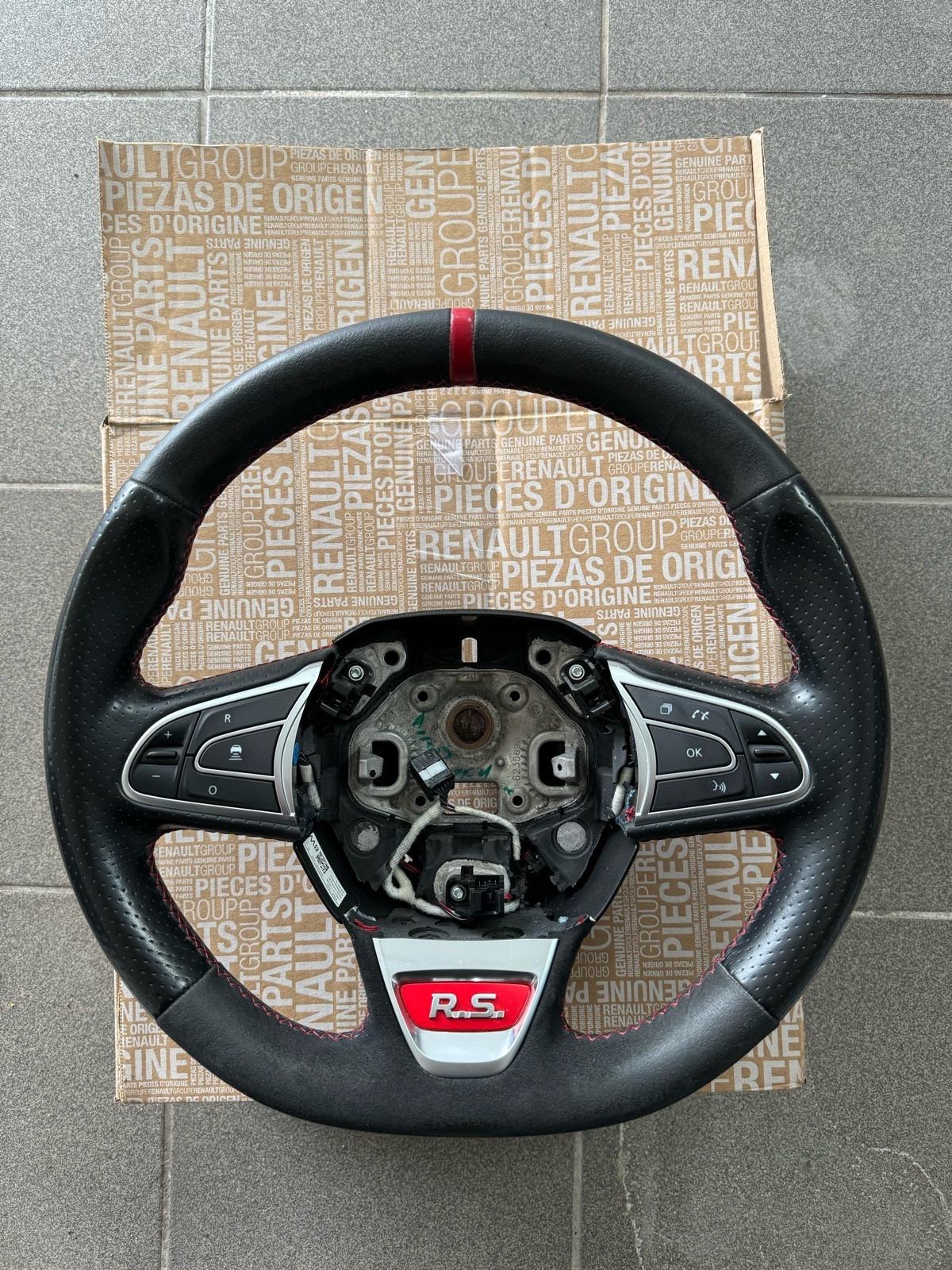 RENAULT MEGANE 4 RS Trophy volan