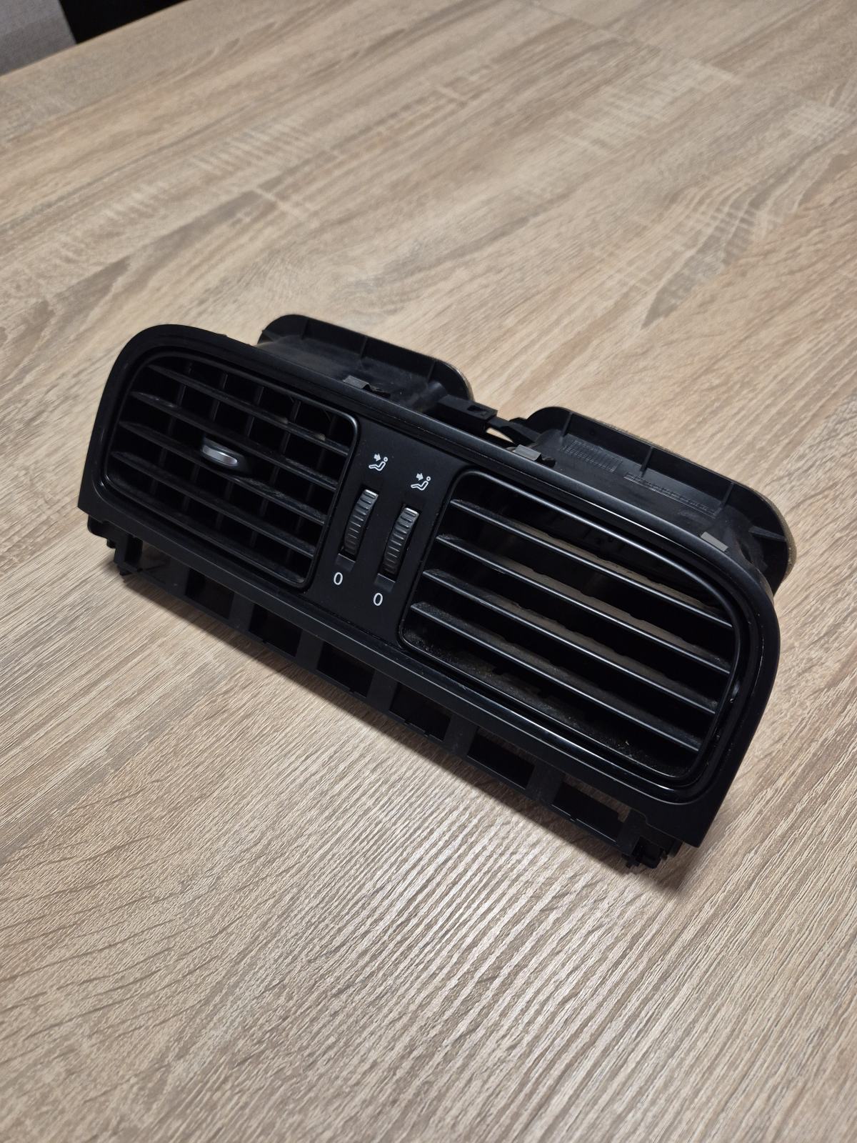 Rešetka ventilacije, središnja, VW POLO 6R
