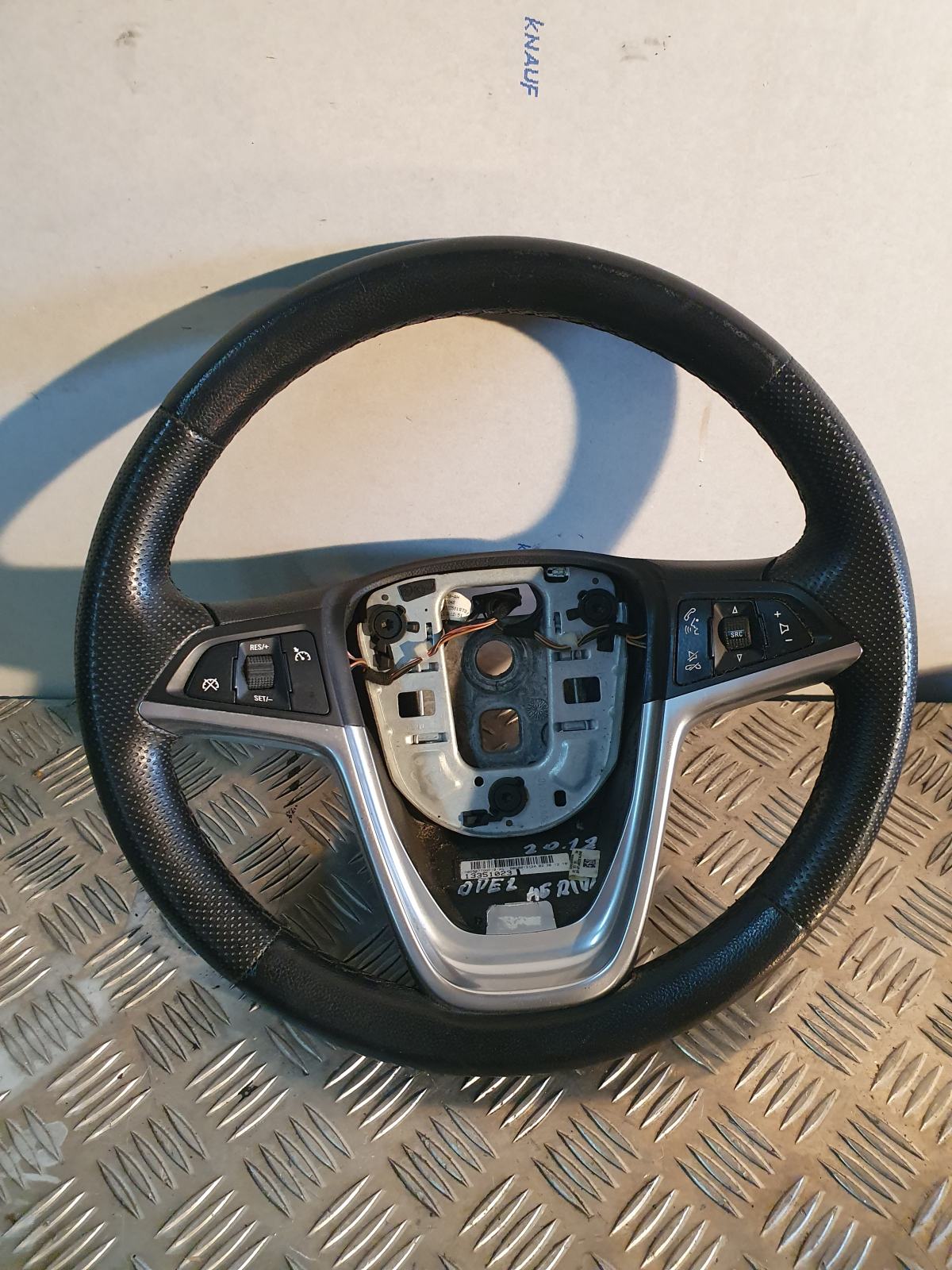 Volan Opel Meriva B {10-17}