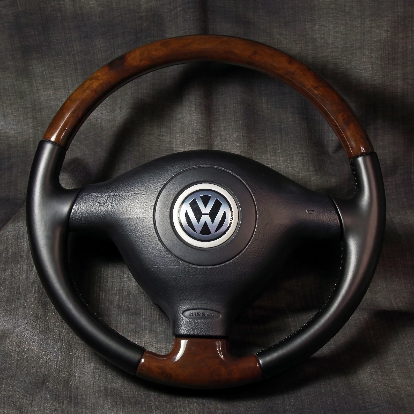 VW Golf/Passat Mk4/B5.5 drveni volan Gti/R32/W8/VR6