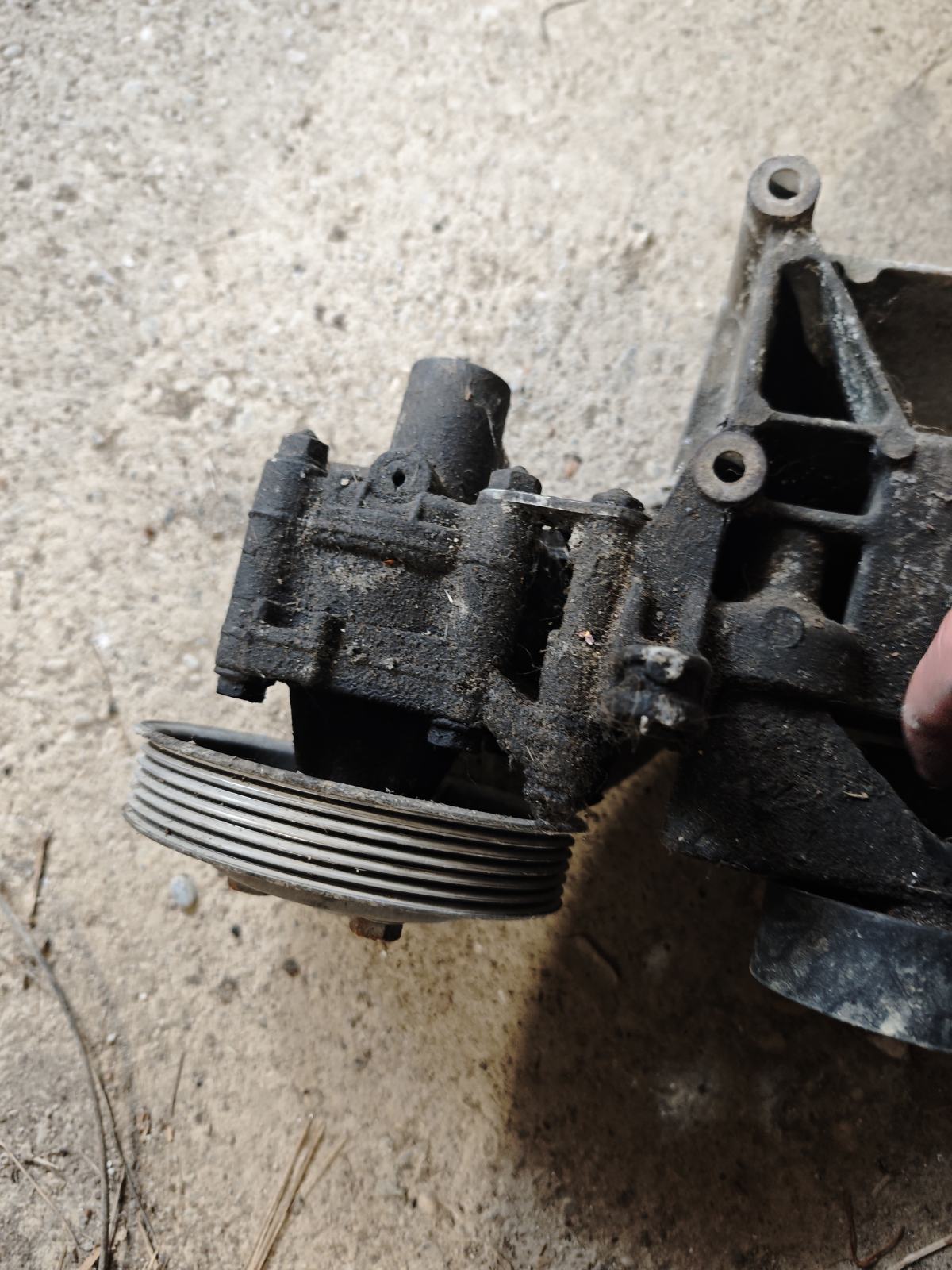 Bmw e36 servo pumpa