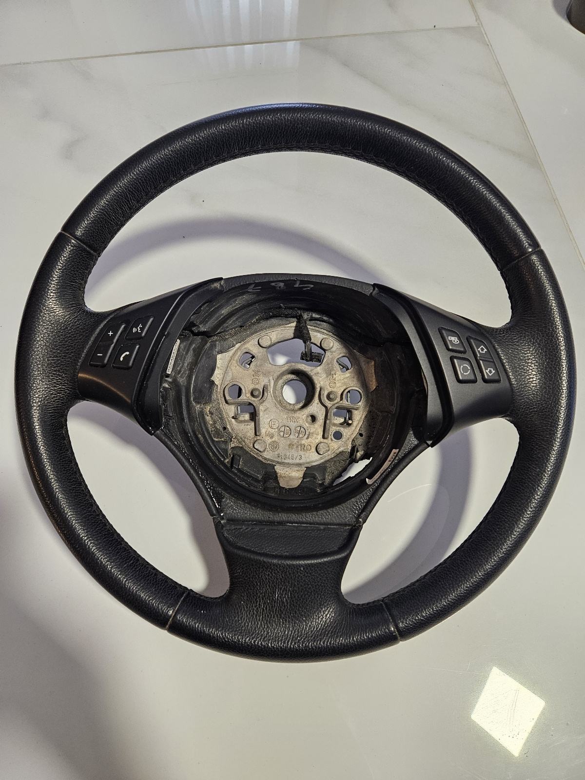 BMW E90 E91 VOLAN S MULTIFUNKCIJOM