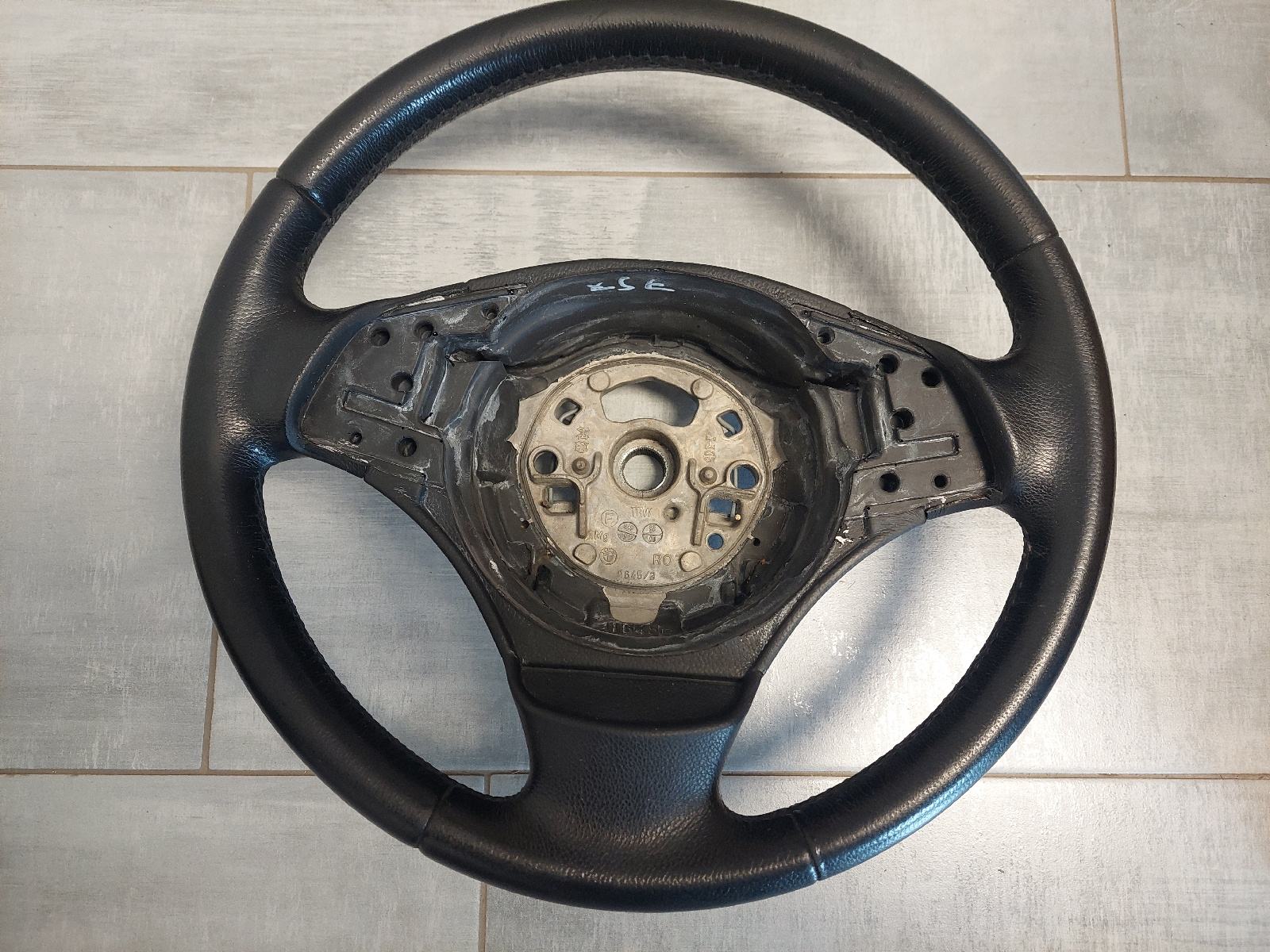 BMW serija 3 E90, E91 - kožni volan - original