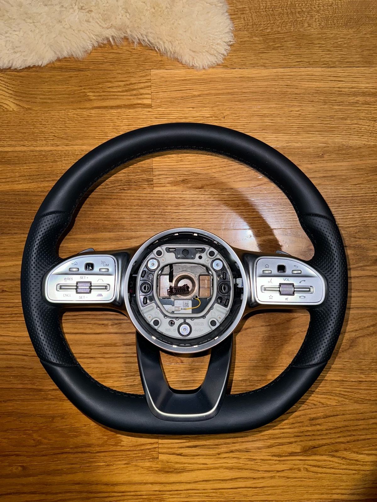 Mercedes GLE,G,E,A,B,C klasa Volan F1 ORIGINAL