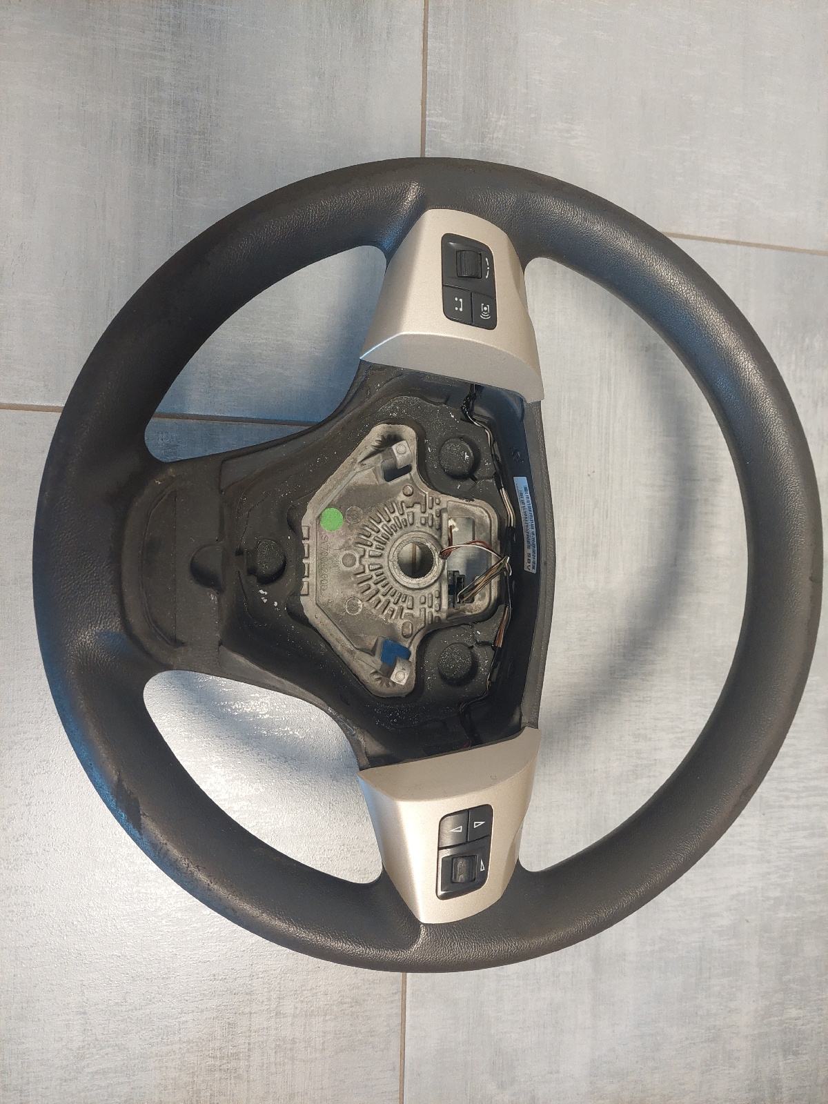 Opel Corsa D - multifunkcijski volan - original