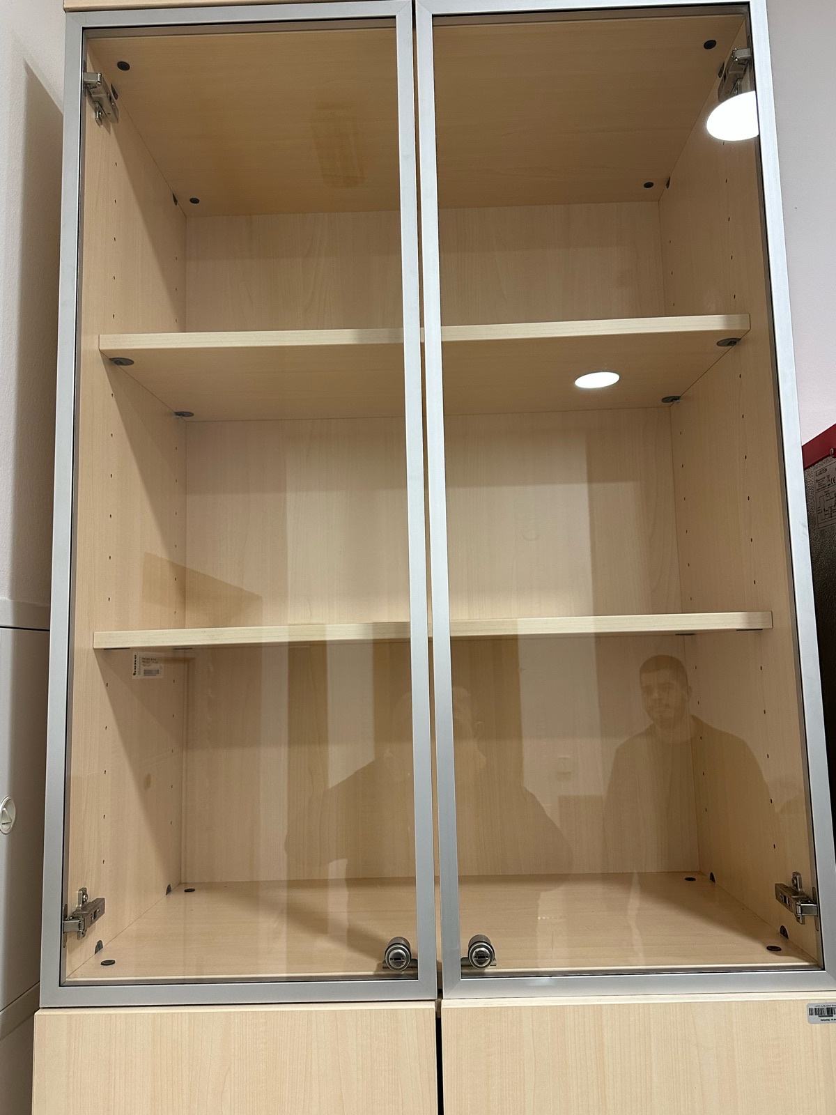 UREDSKI NAMJESTAJ-stolovi,ormari,staklene komode,niske komode,ladicari