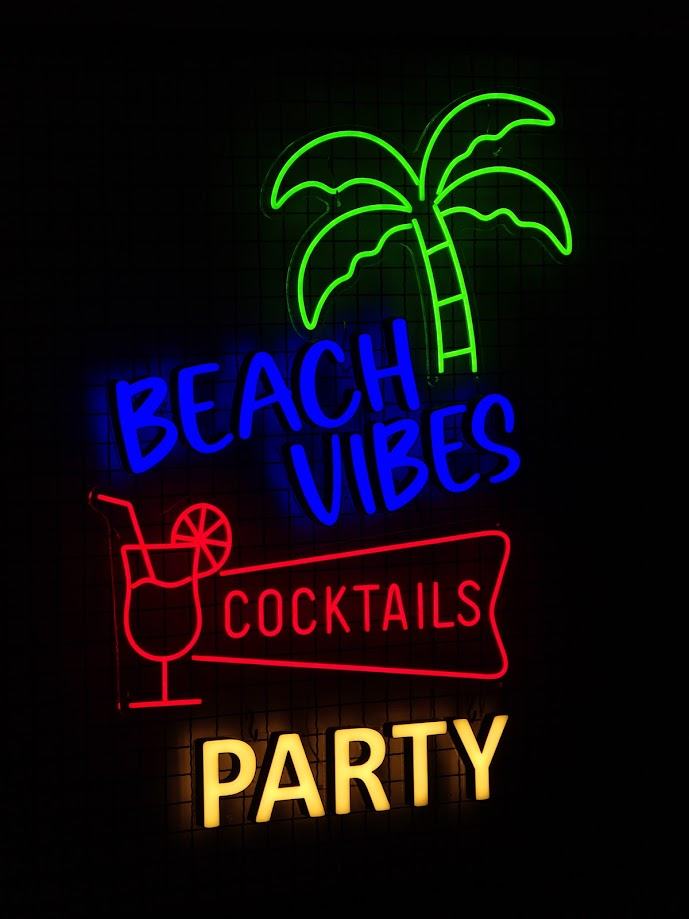 LED Neonski Natpis BEACH VIBES – COCKTAILS – PARTY