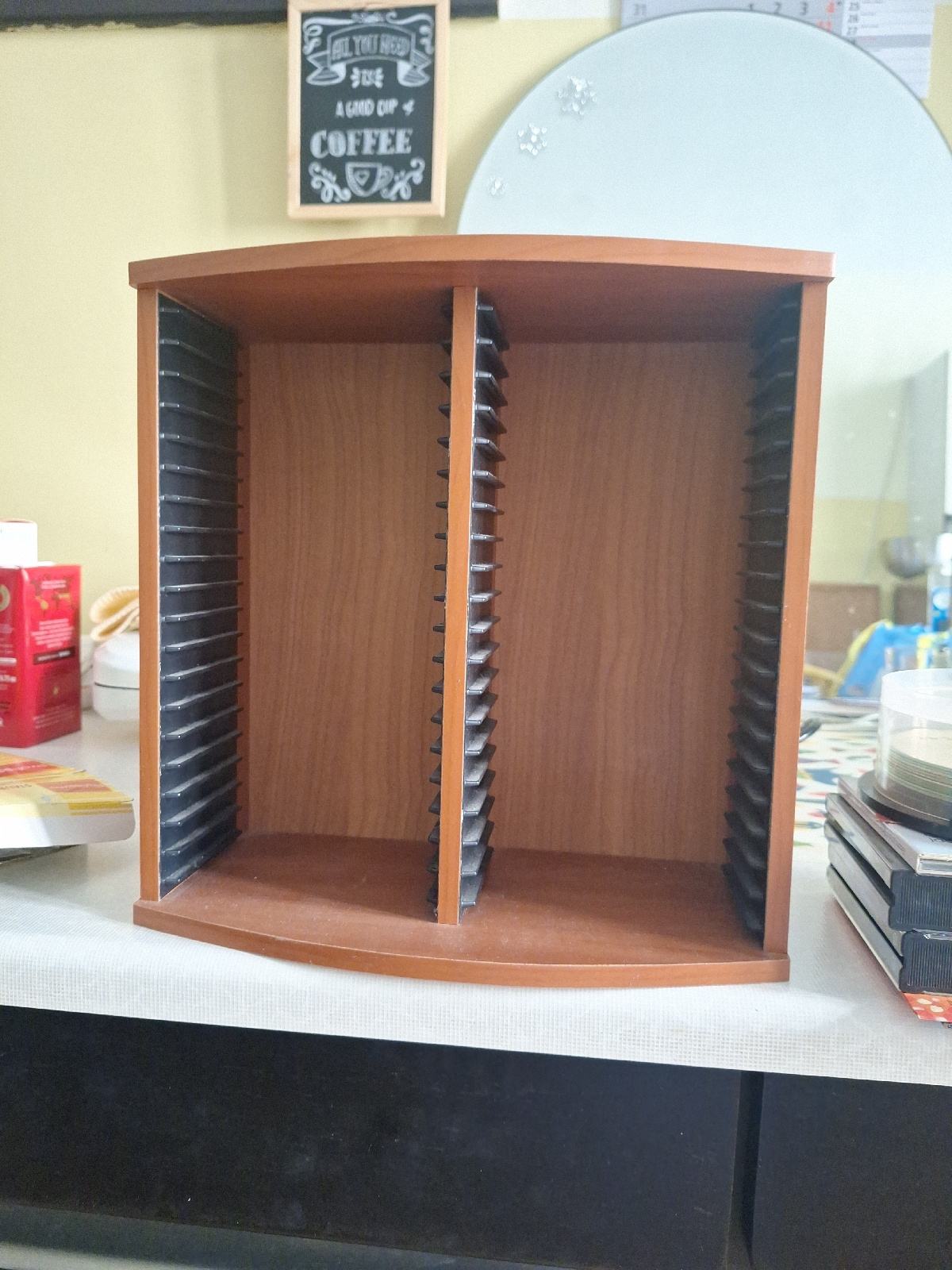 Drveni ormaric za CD