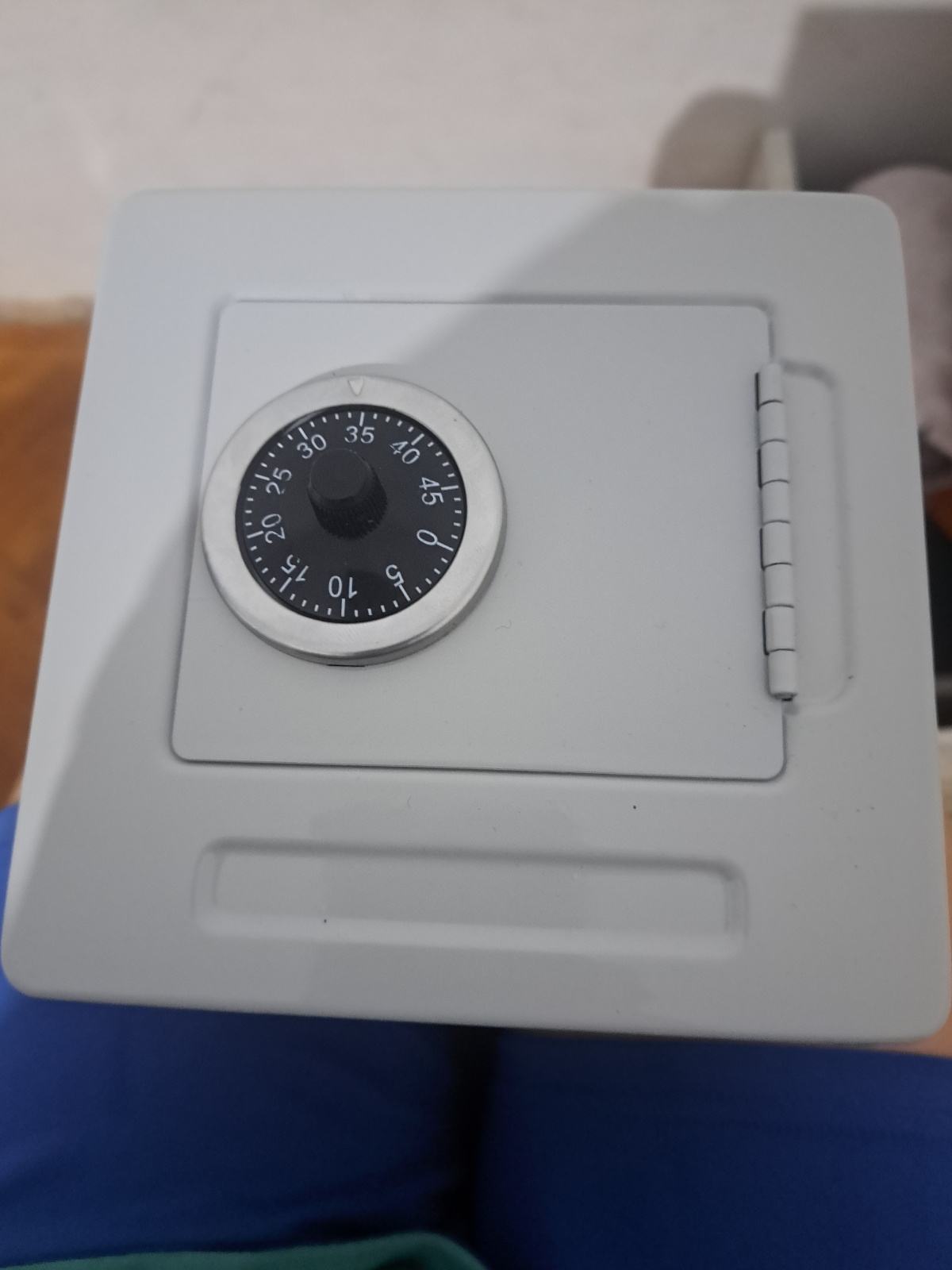 Mini sef