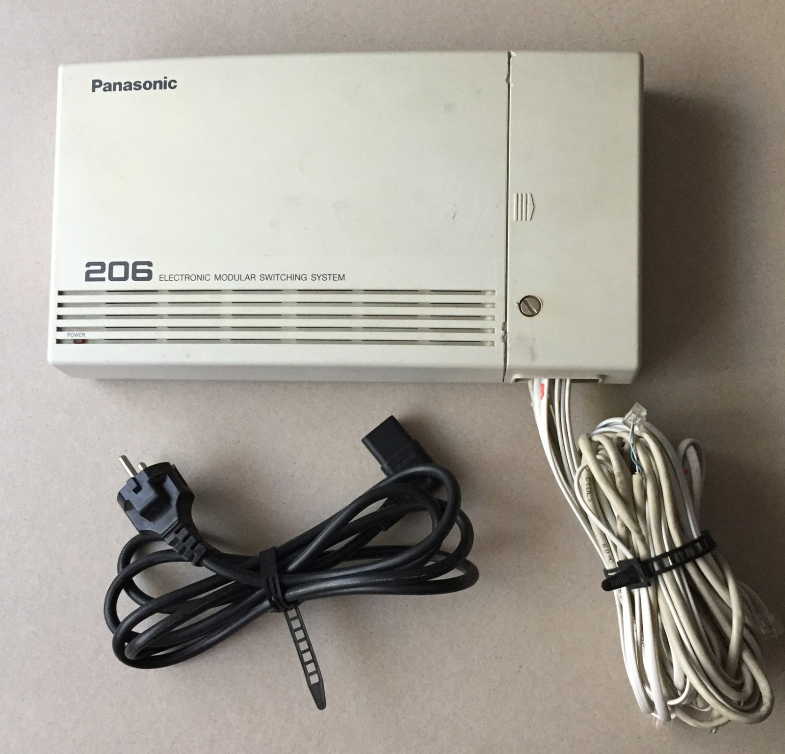 PANASONIC telefonska centrala KX-T206SBX + programski tel. KX-T7030