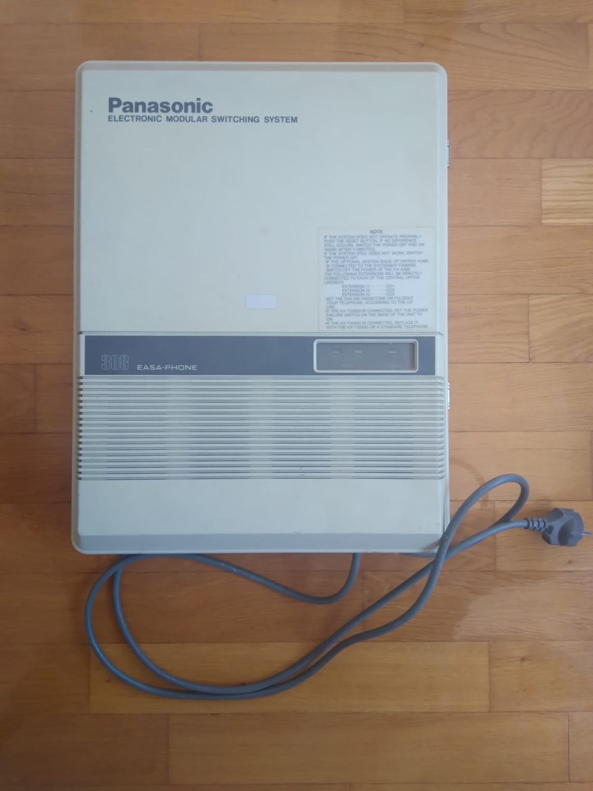 Telefonska centrala Panasonic KX-T30810CE + 5 fiksnih telefona