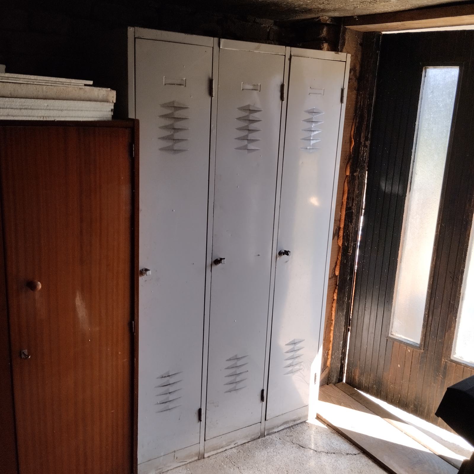 trokrilni limeni ormar