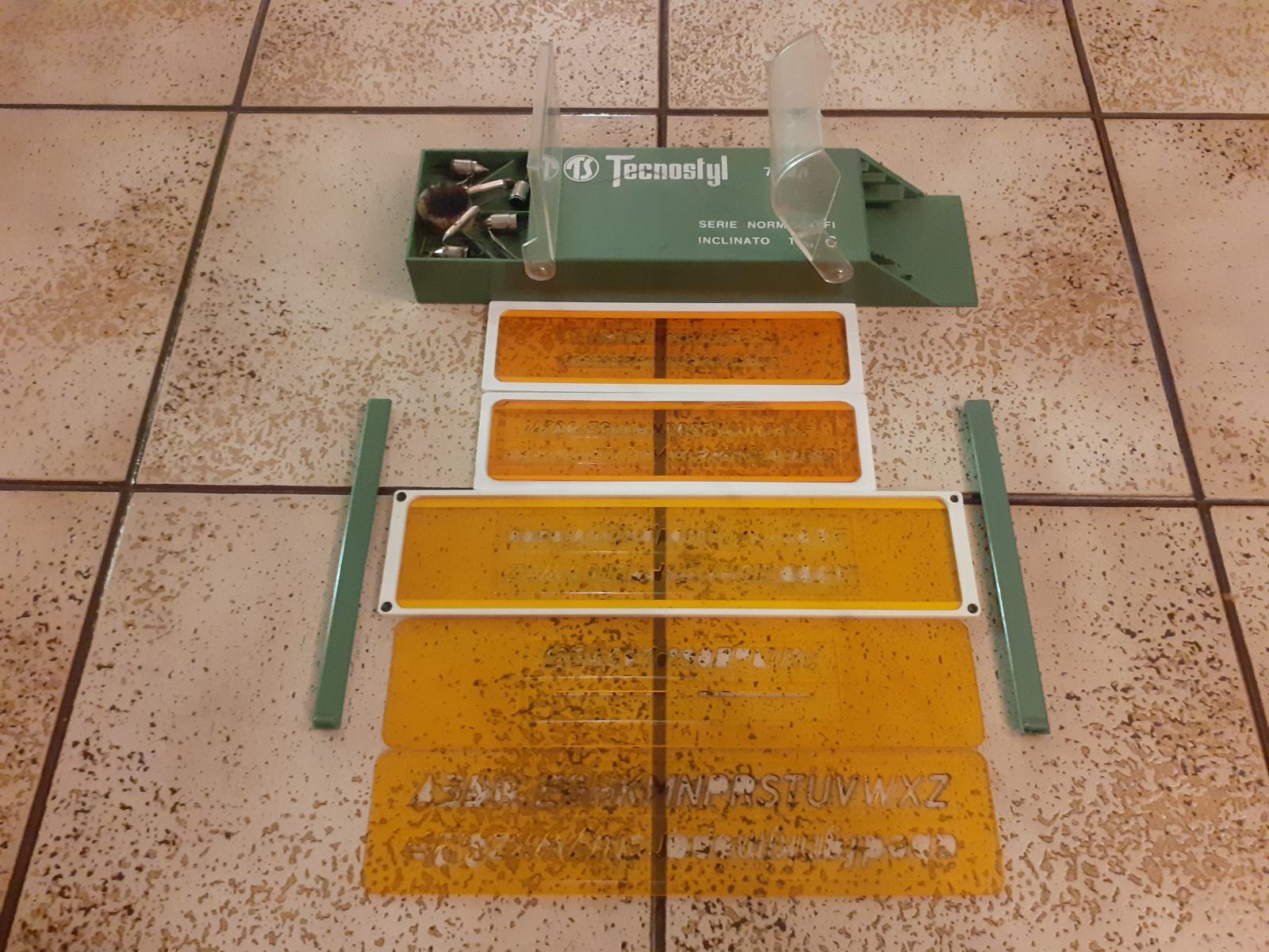Vintage set - Tecnostyl 702/I - šablone za tehničko pisanje - Tip C
