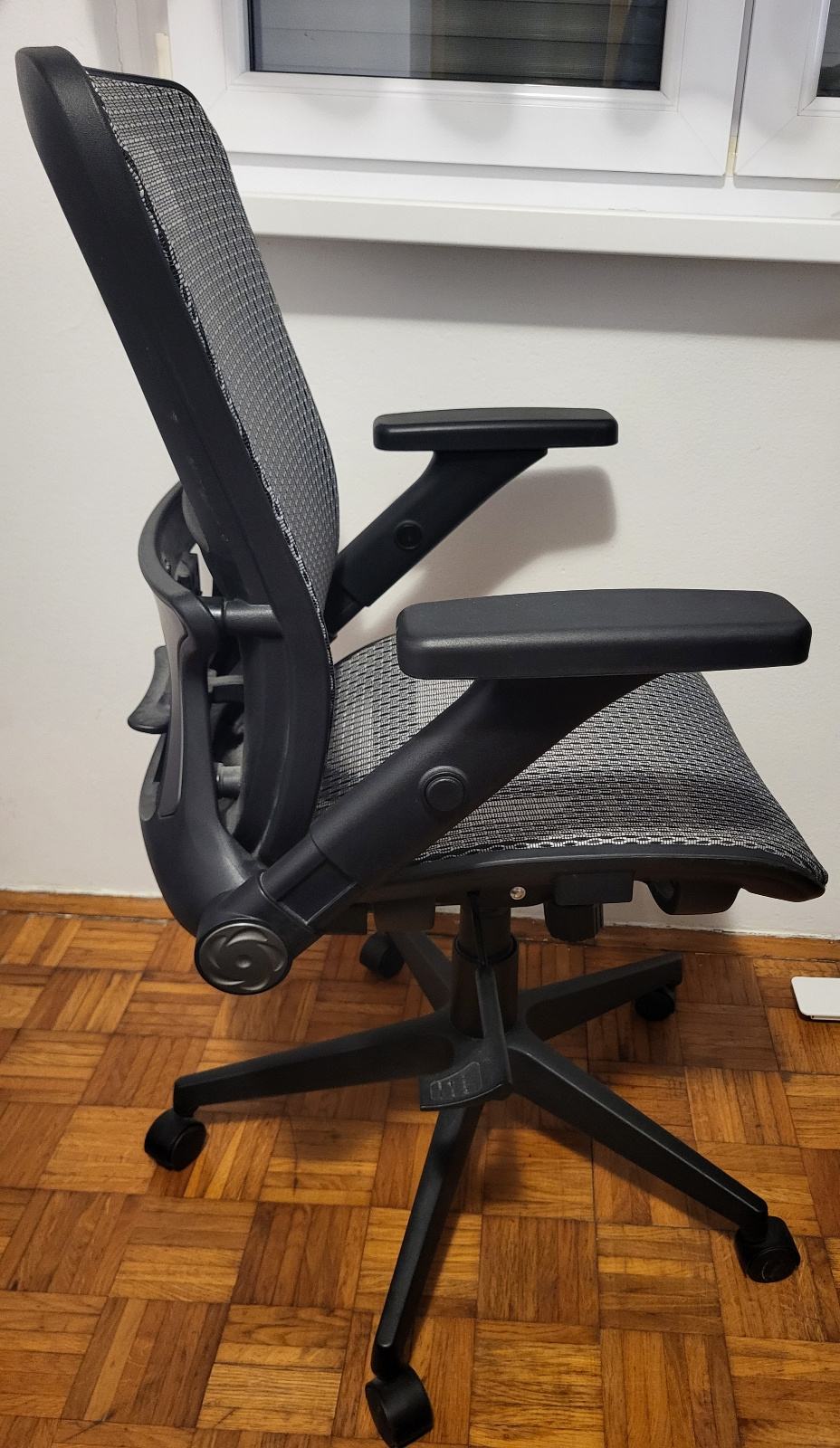 Prodajem uredski stolac