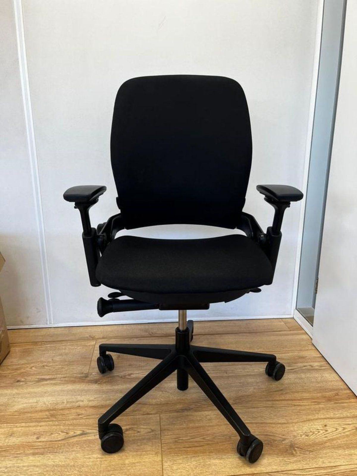 Refurbished Steelcase Leap V2