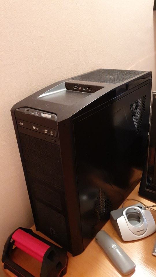 PC računalo,monitor,tastatura,miš,printer,radni stol