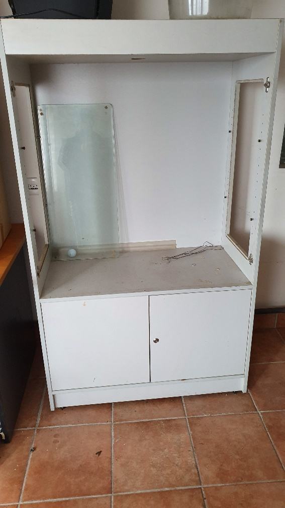 Stakleni izlozbeni ormari