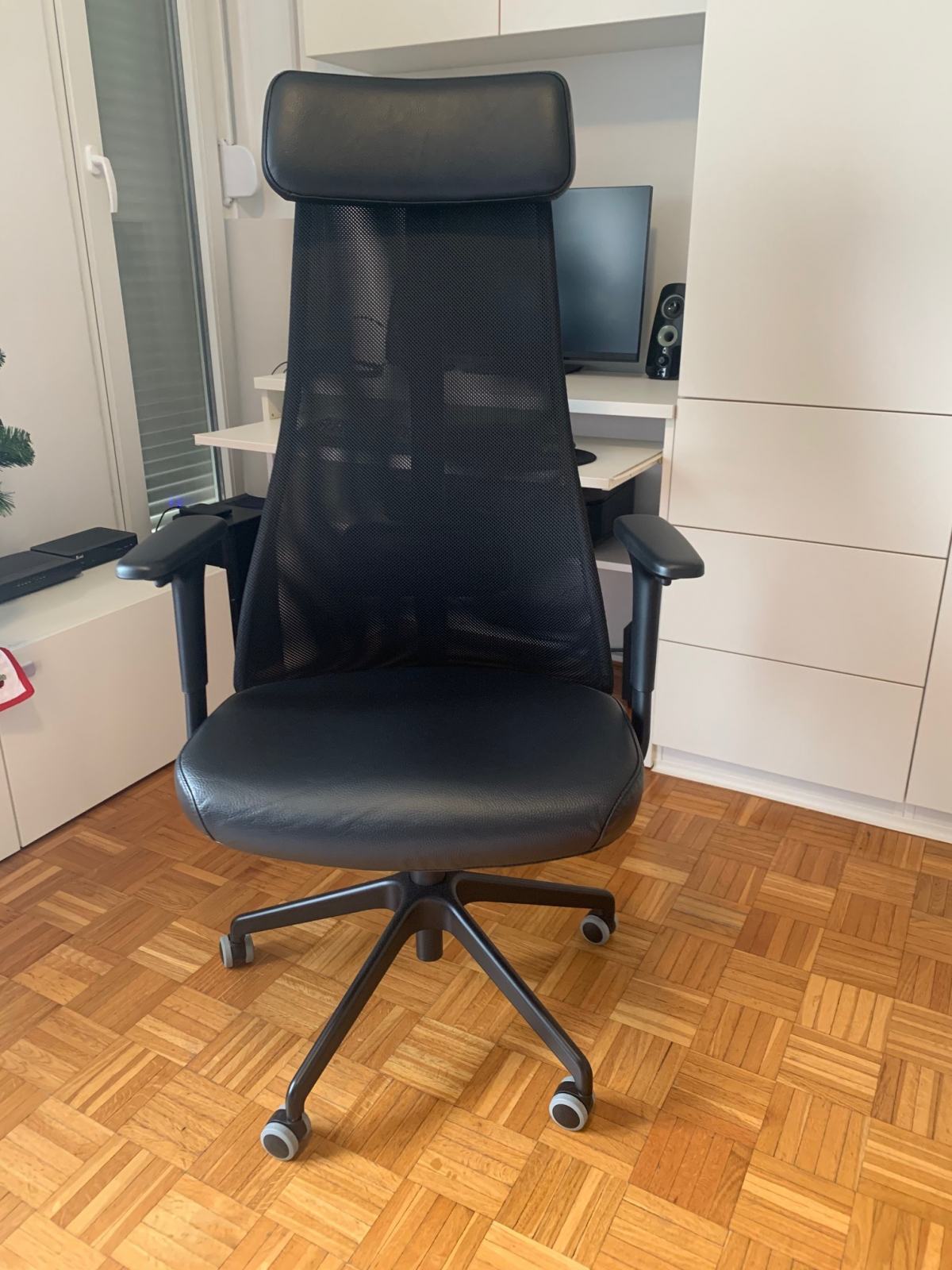 uredska stolica IKEA JÄRVFJÄLLET