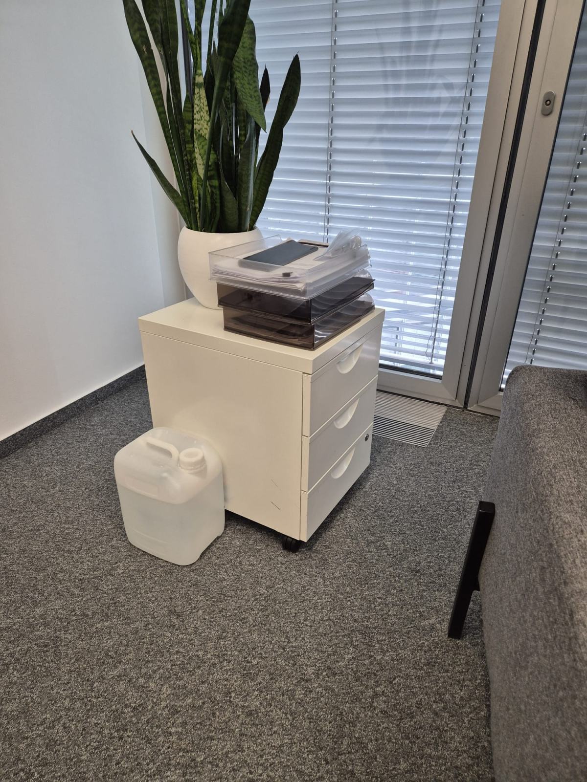 Kompletni namještaj za ured