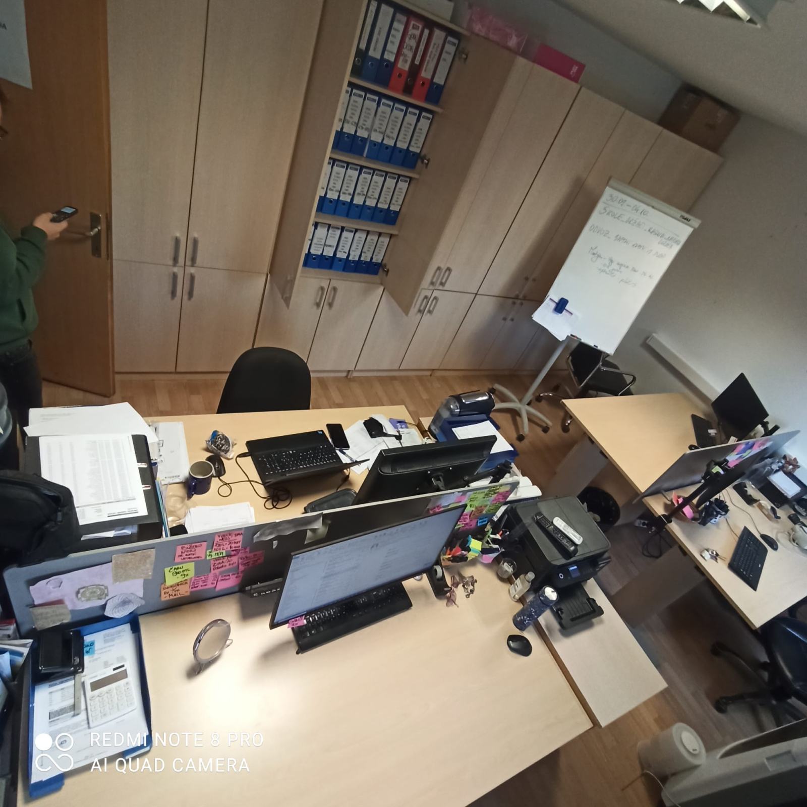 Kompletni set namještaja za ured - UREDSKA GARNITURA STOLOVI + ORMARI