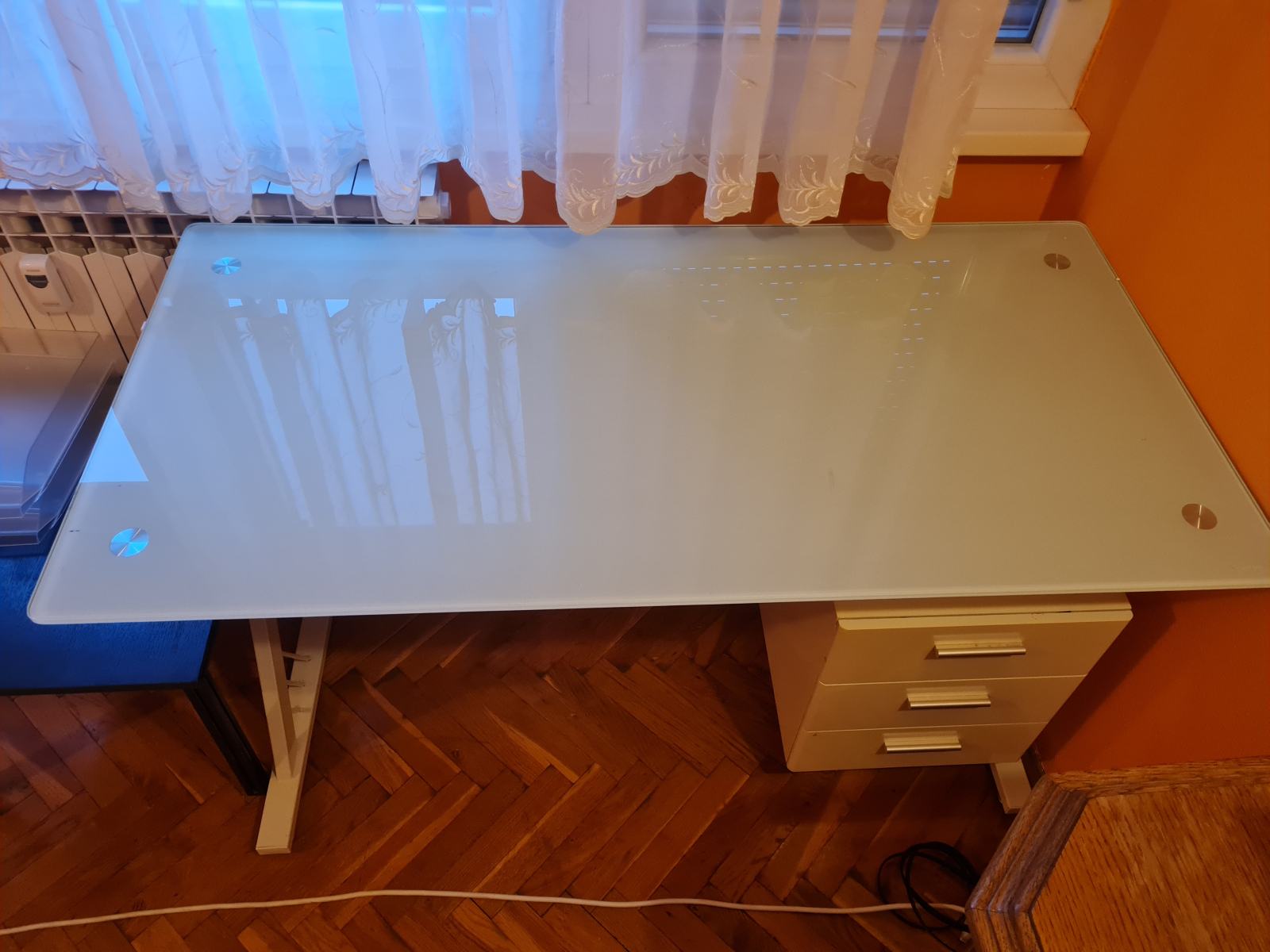 Stakleni uredski stol