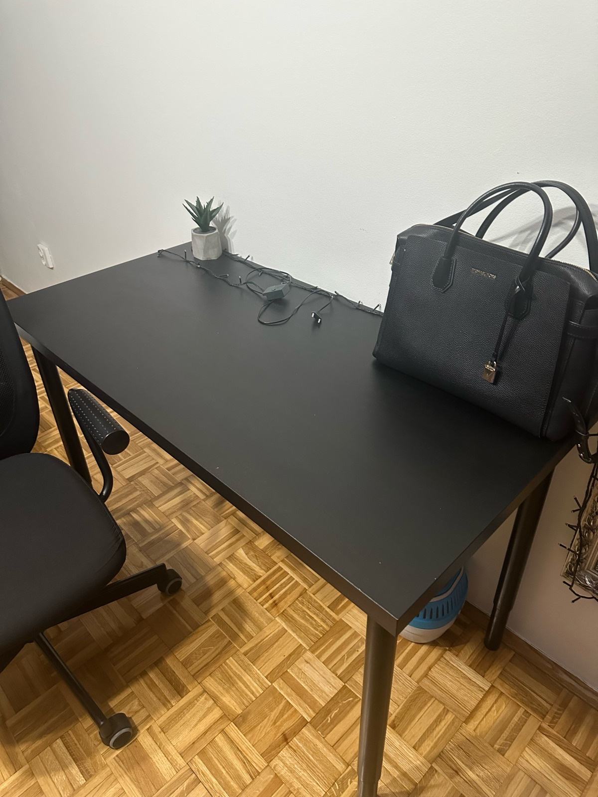 Stol za sobu ili ured