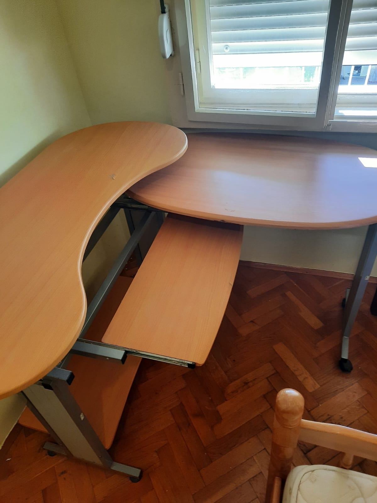 Uredski stol na razvlačenje