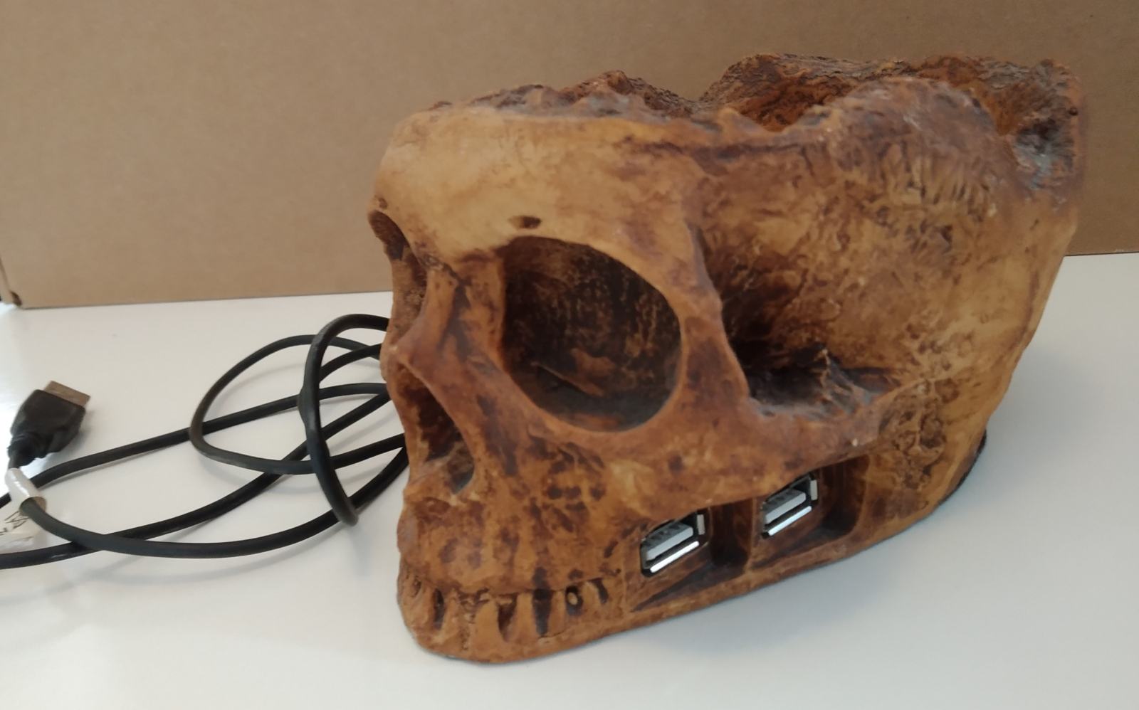 USB Hub u obliku lubanje, 4 usb slota