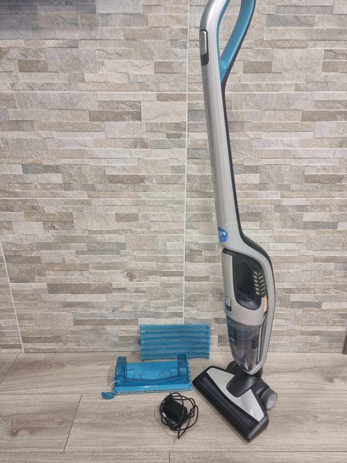 Bežićni štapni usisavač Phillips