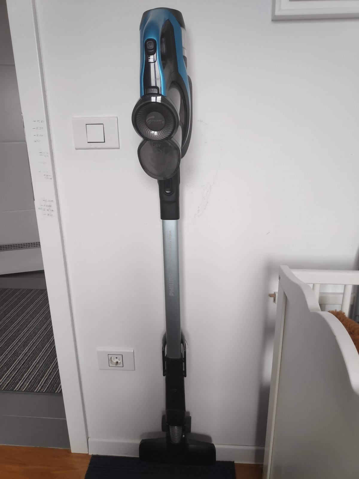 PHILIPS Bežični štapni usisavač SpeedPro Max Aqua FC6903