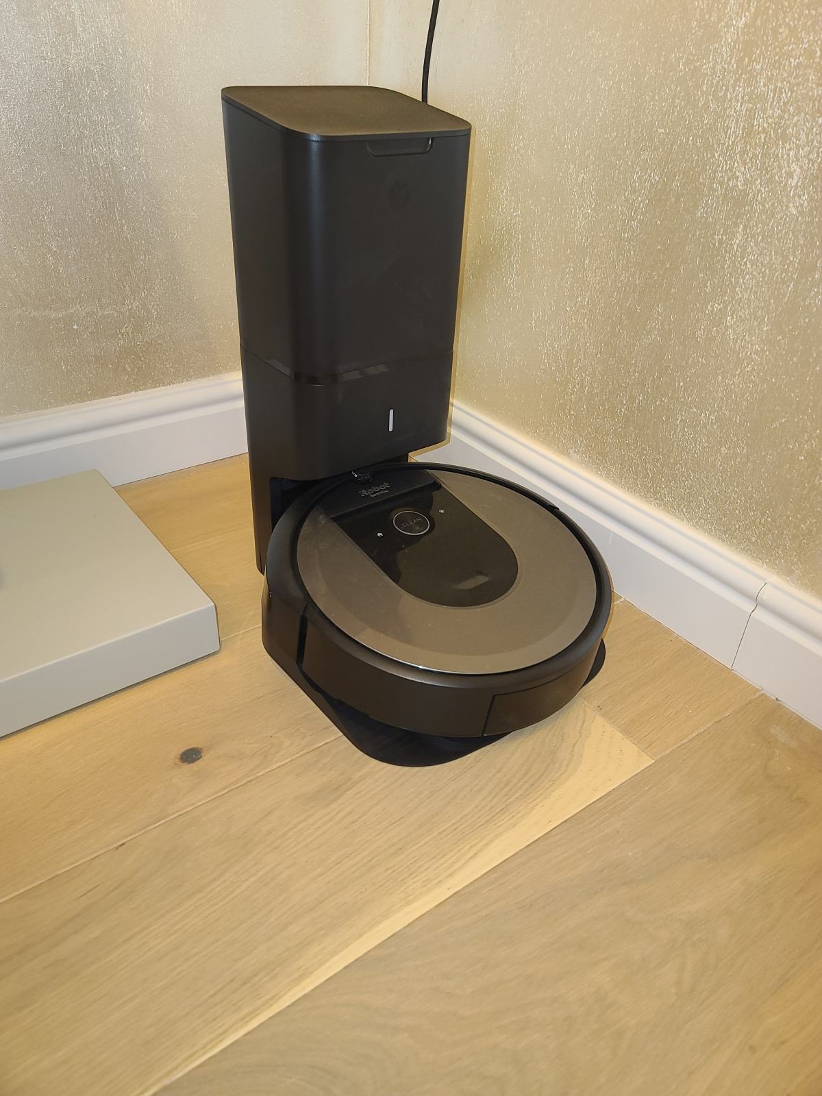 iRobot Roomba i7+, kao novo