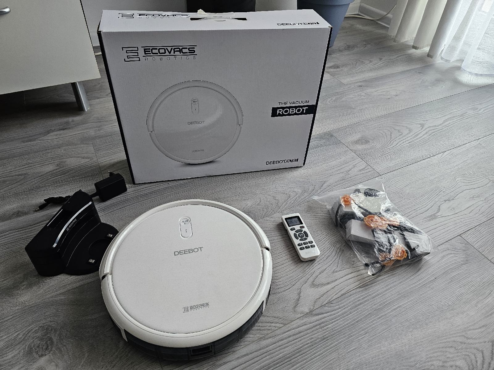 Robotski usisivač Deebot n79 Ecovacs