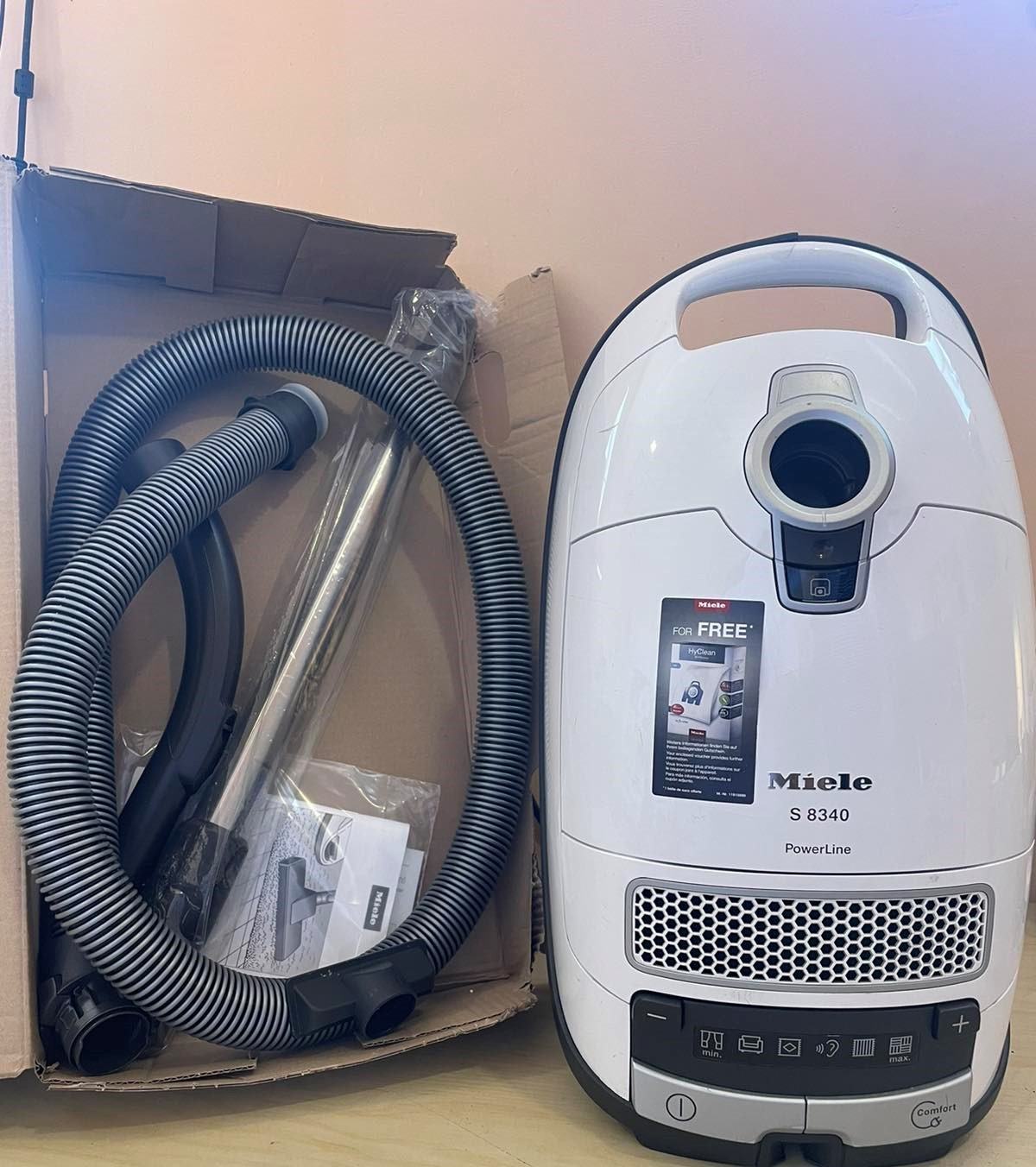 USISIVAČ MIELE S8340