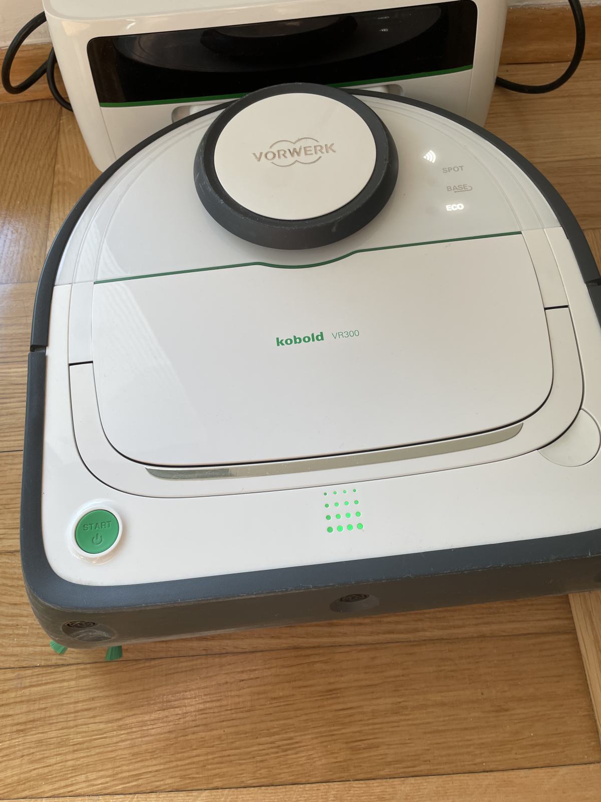 Vorwerk Kobold VR 300 - robotski usisavač
