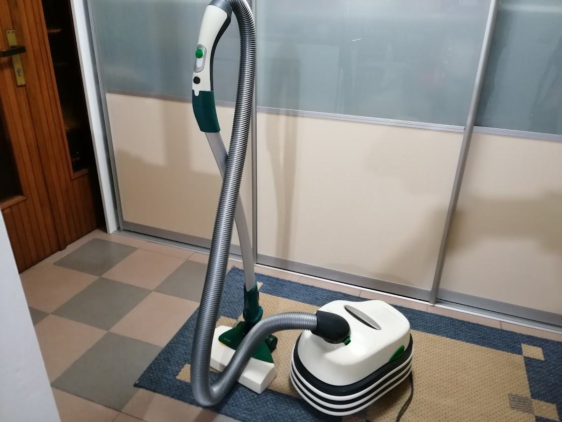 VORWERK USISAVAČ(VT 300 - TIGER) + rot.četka za DLAKE(EB 351)