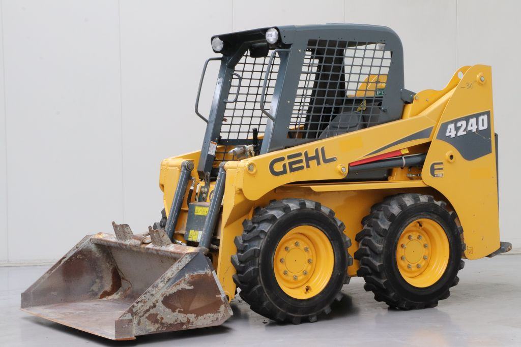 Gehl 4240 - Mini utovarivač