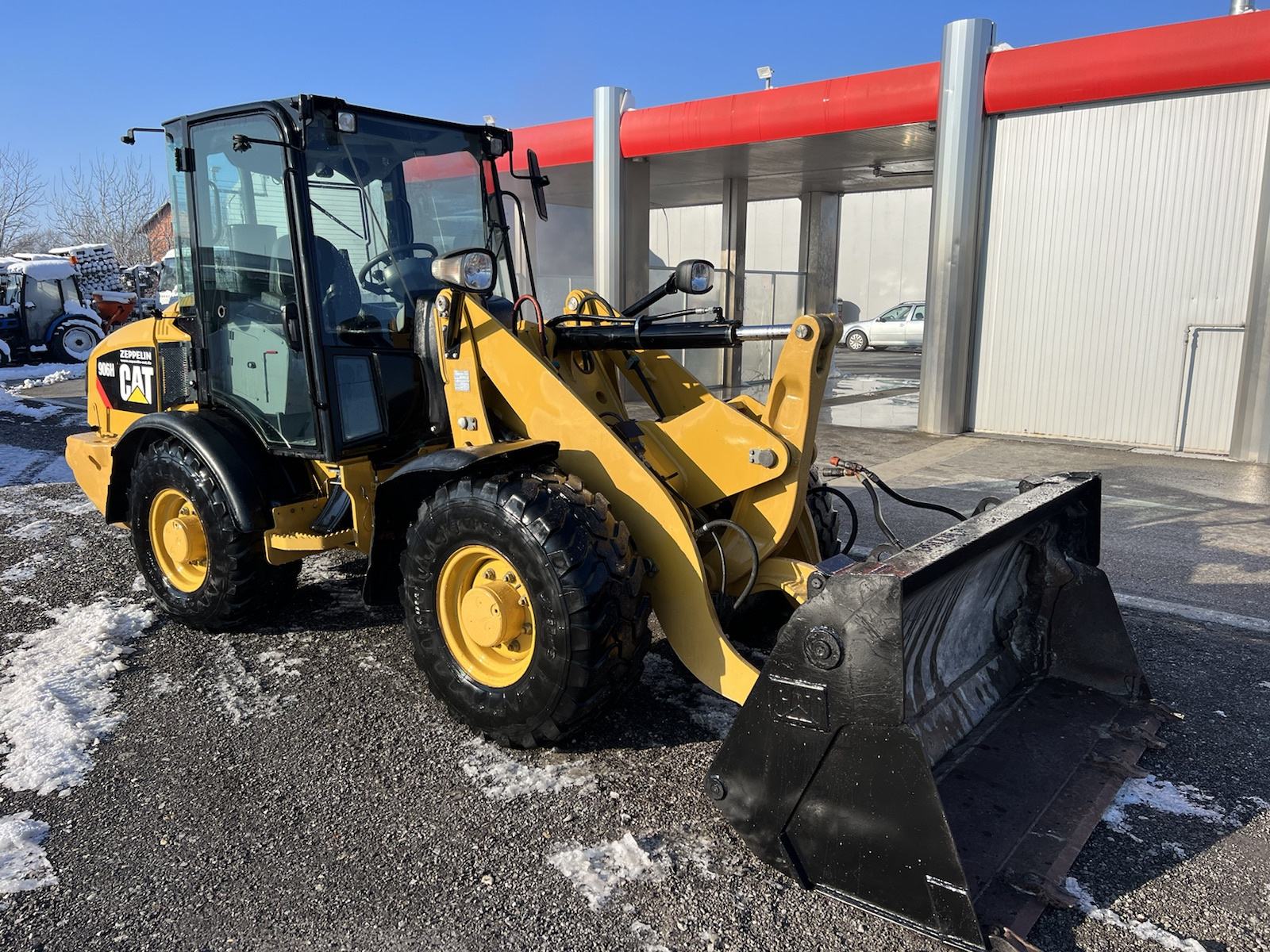 Utovarivač Cat 906H