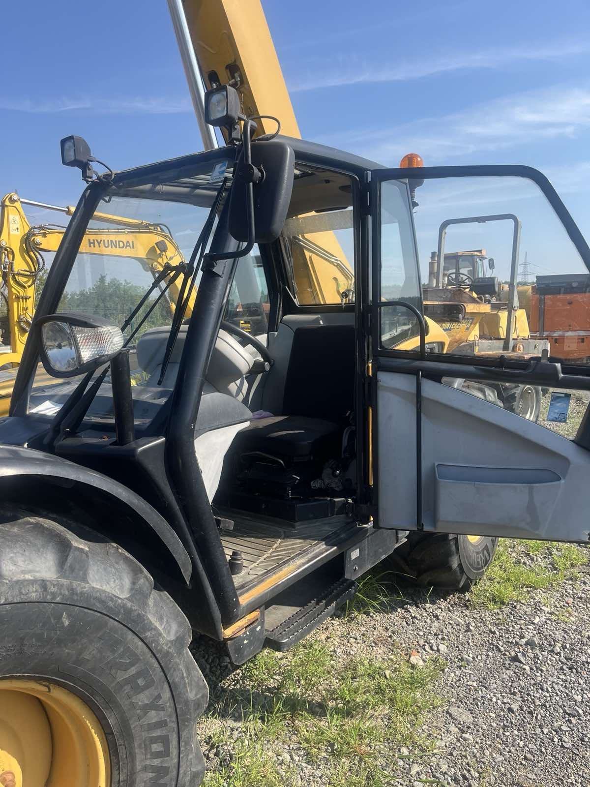 Utovarivač Teleskopski Caterpillar TH 330B