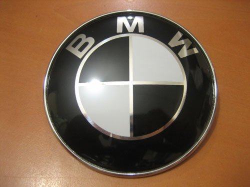 BMW ZNAK PROMJER 82 ILI 78 MM, CRNI ILI PLAVI.NOVO.DOSTAVA.KARLOVAC.